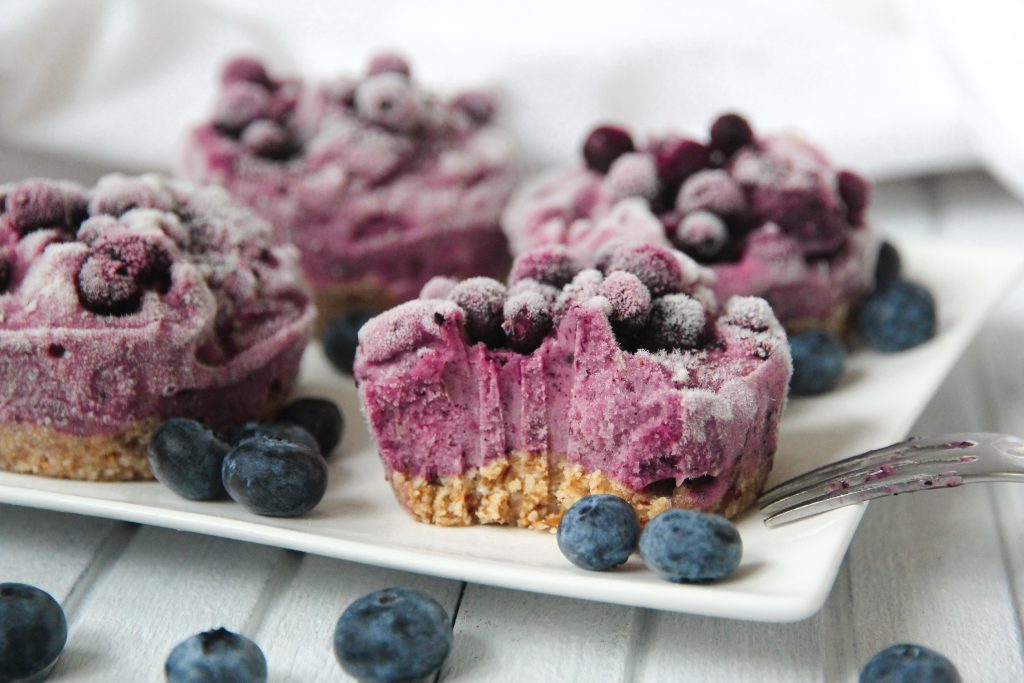 Blueberry Ice Cream Tarts - sheloveseating