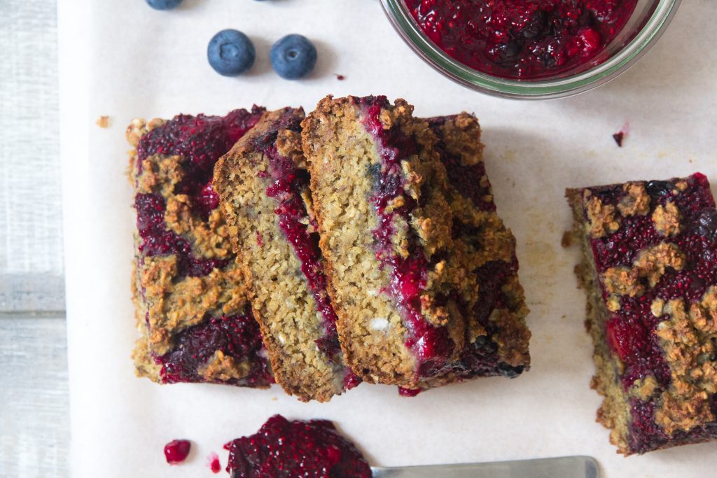 Berry Breakfast Bars - sheloveseating