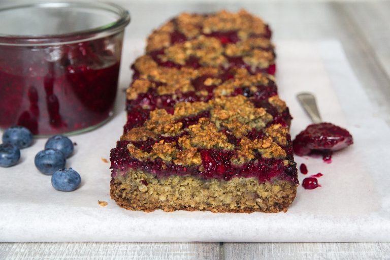 Berry Breakfast Bars - sheloveseating